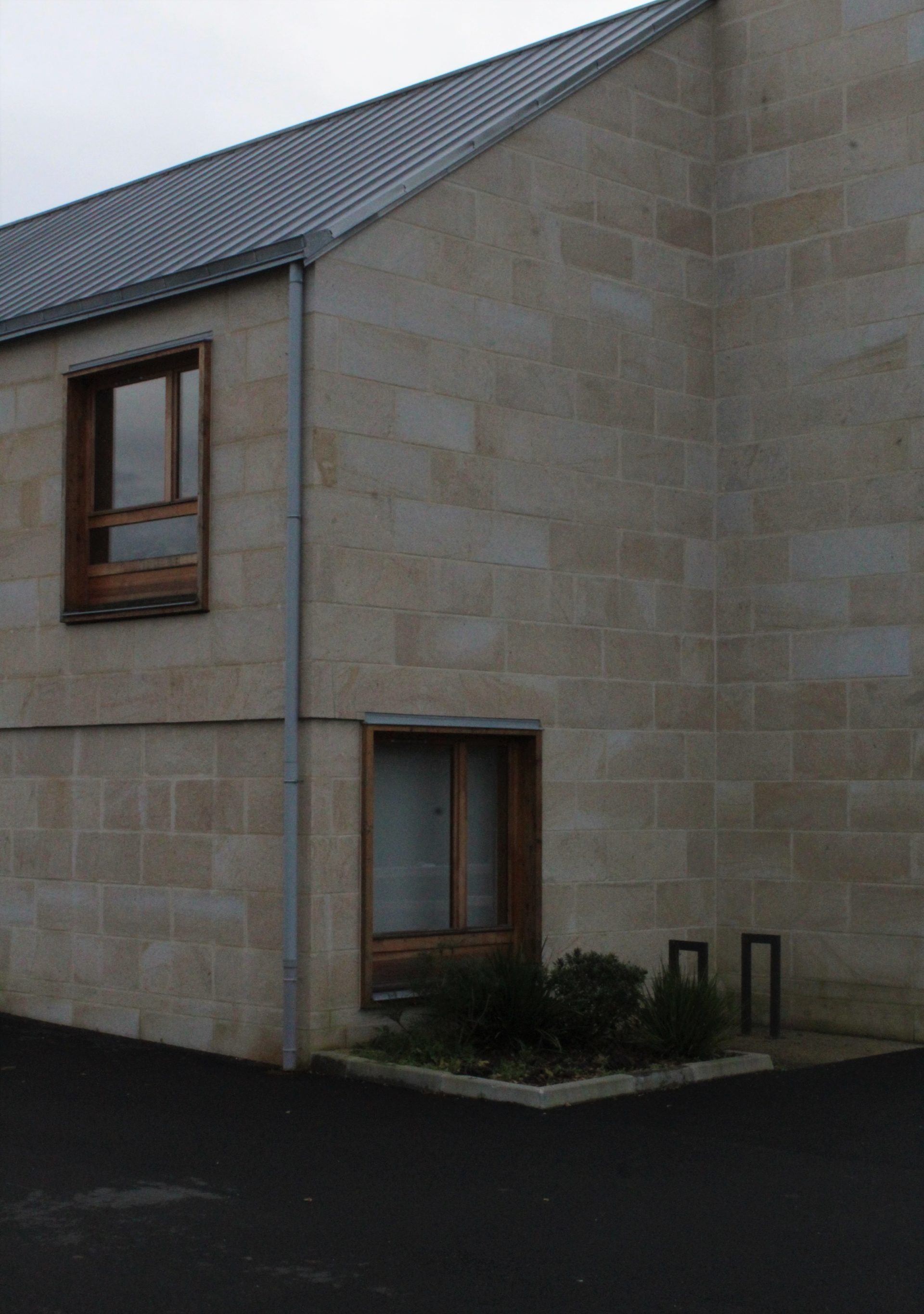 Construire aujourd’hui en pierre massive : l’exemple d’une mairie en ...