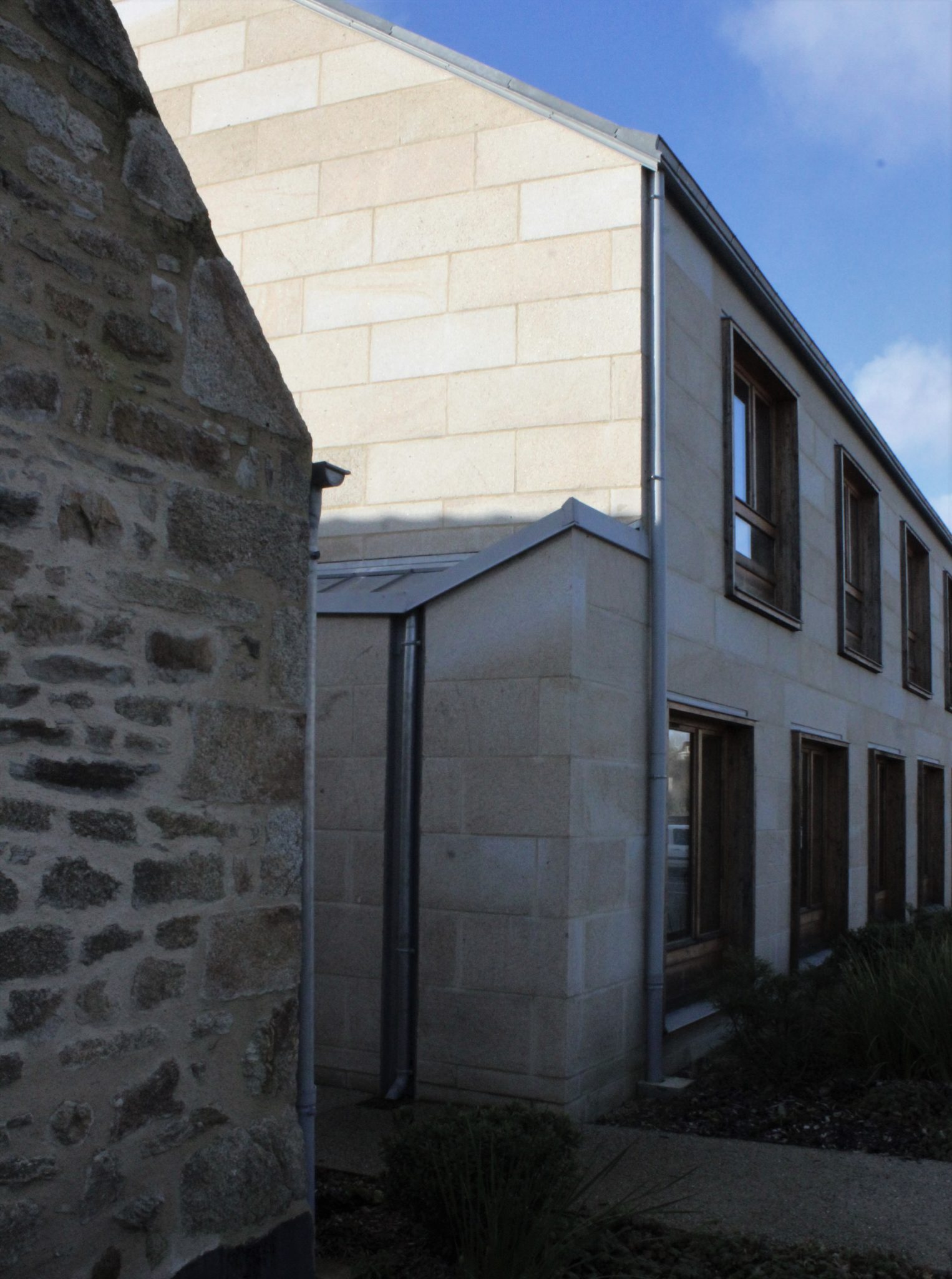 Construire aujourd’hui en pierre massive : l’exemple d’une mairie en ...